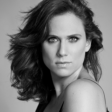 Alexandra Graña – Encuentra tu Poema